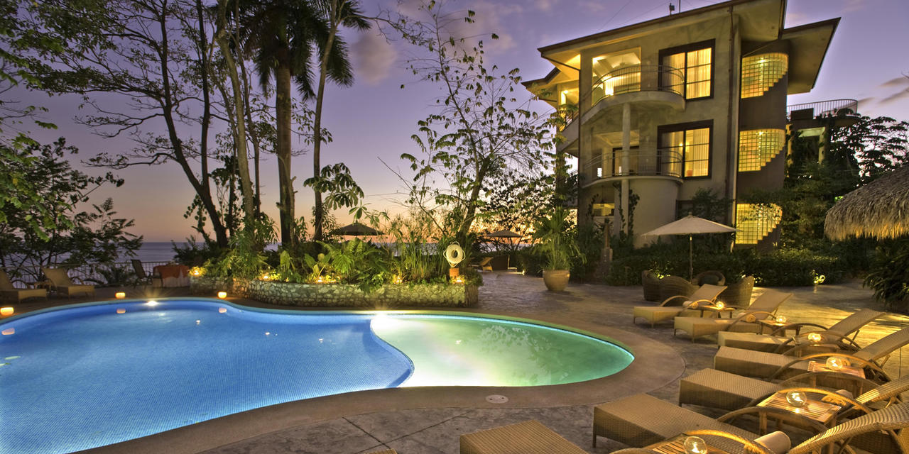 Arenas Del Mar Beachfront and Rainforest Resort | Perfect Wave Travel