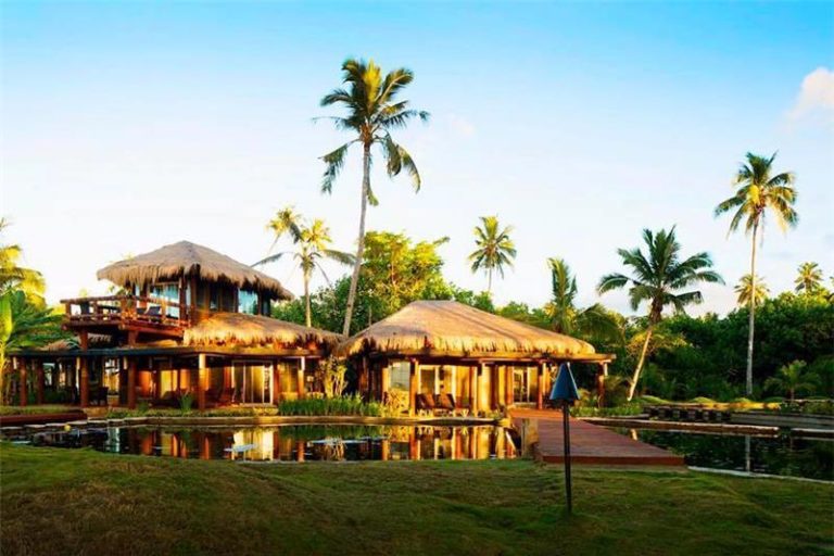 Coconuts Beach Club | Samoa Surf Resort | Perfect Wave Travel