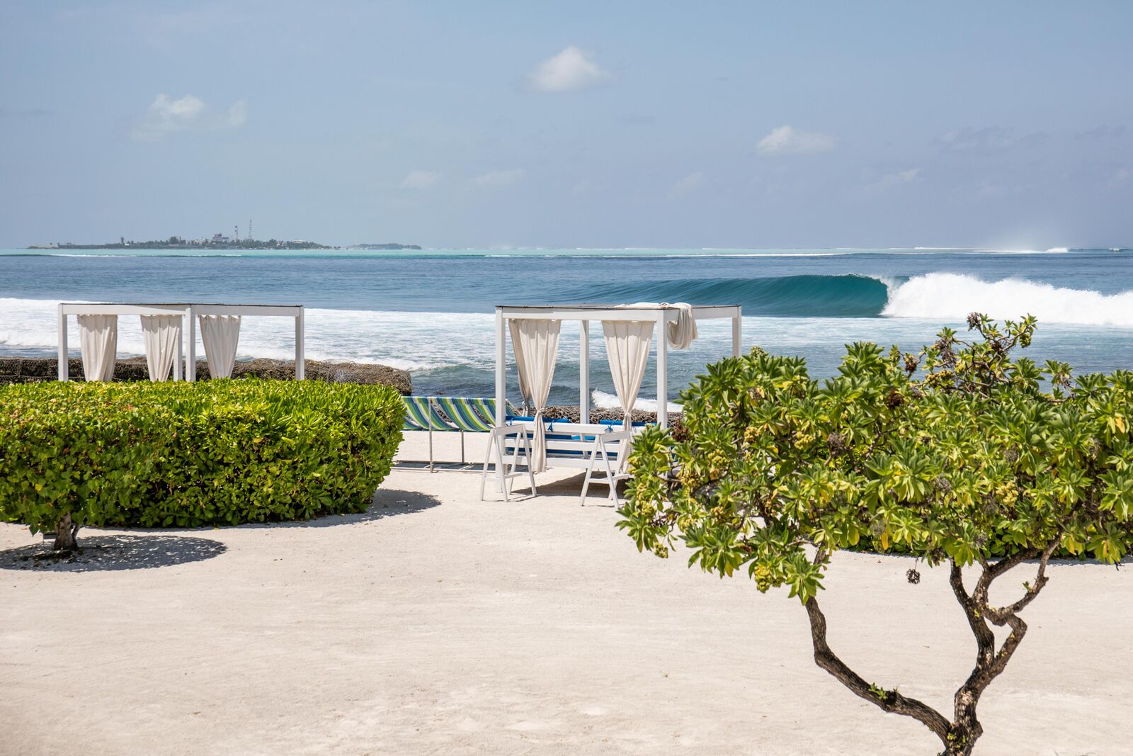 Maldives Surf Resorts | Special Offers | Perfect Wave Travel